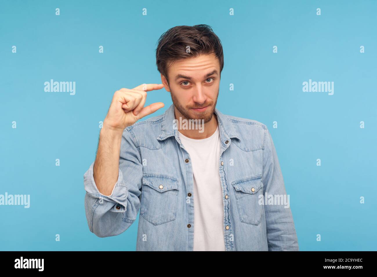 Guy shirt too small hi-res stock photography and images - Alamy