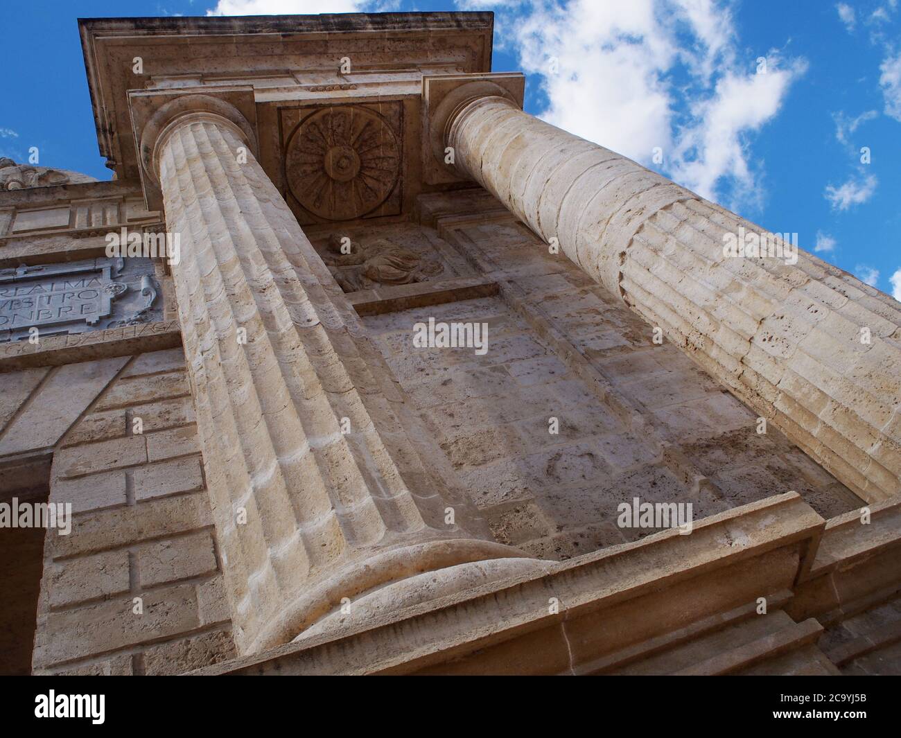 Architectural column building exterior hi-res stock photography and ...