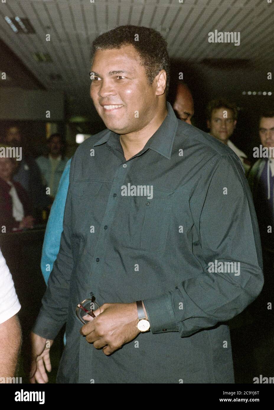 Muhammad Ali arriving at London Heathrow Airport 1989 Stock Photo - Alamy