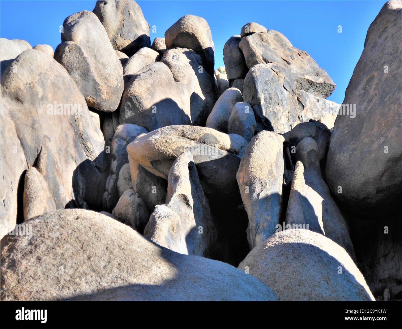 Rounded rocks hi-res stock photography and images - Alamy