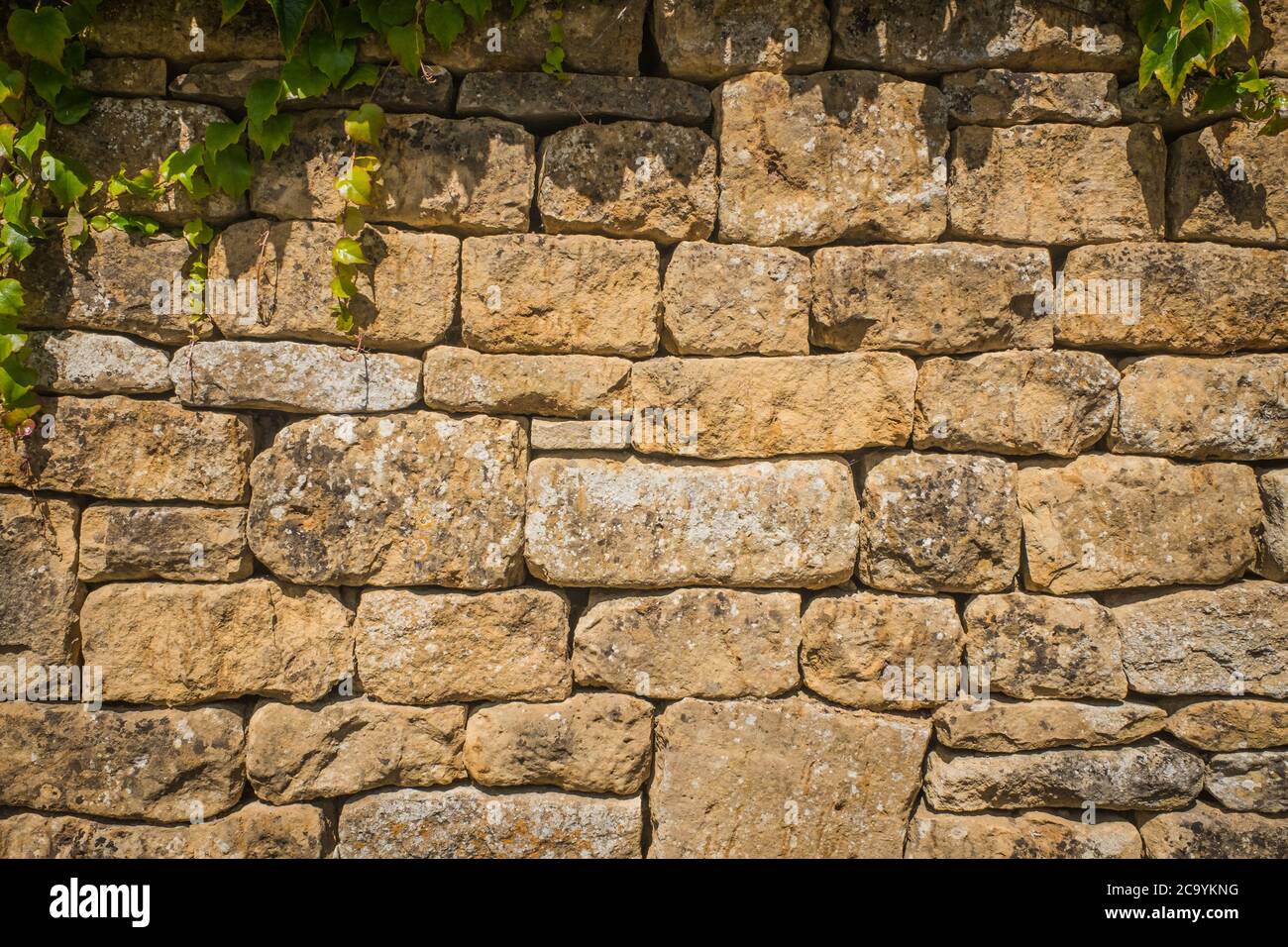 Cotswold stone wall texture hi-res stock photography and images - Alamy
