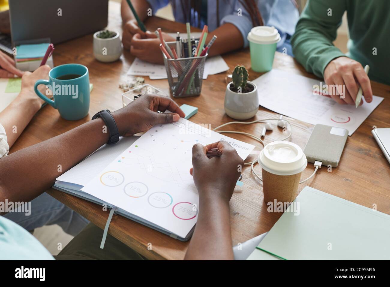 Working people hi-res stock photography and images - Alamy