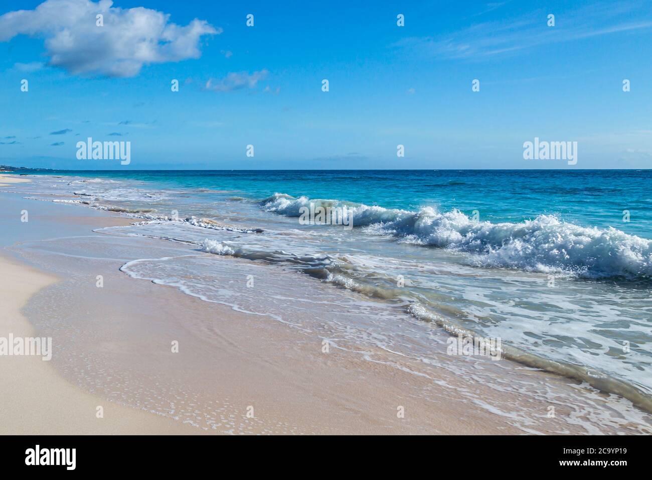 Waves lapping the sand, at Elbow Beach on the island of Bermuda Stock ...