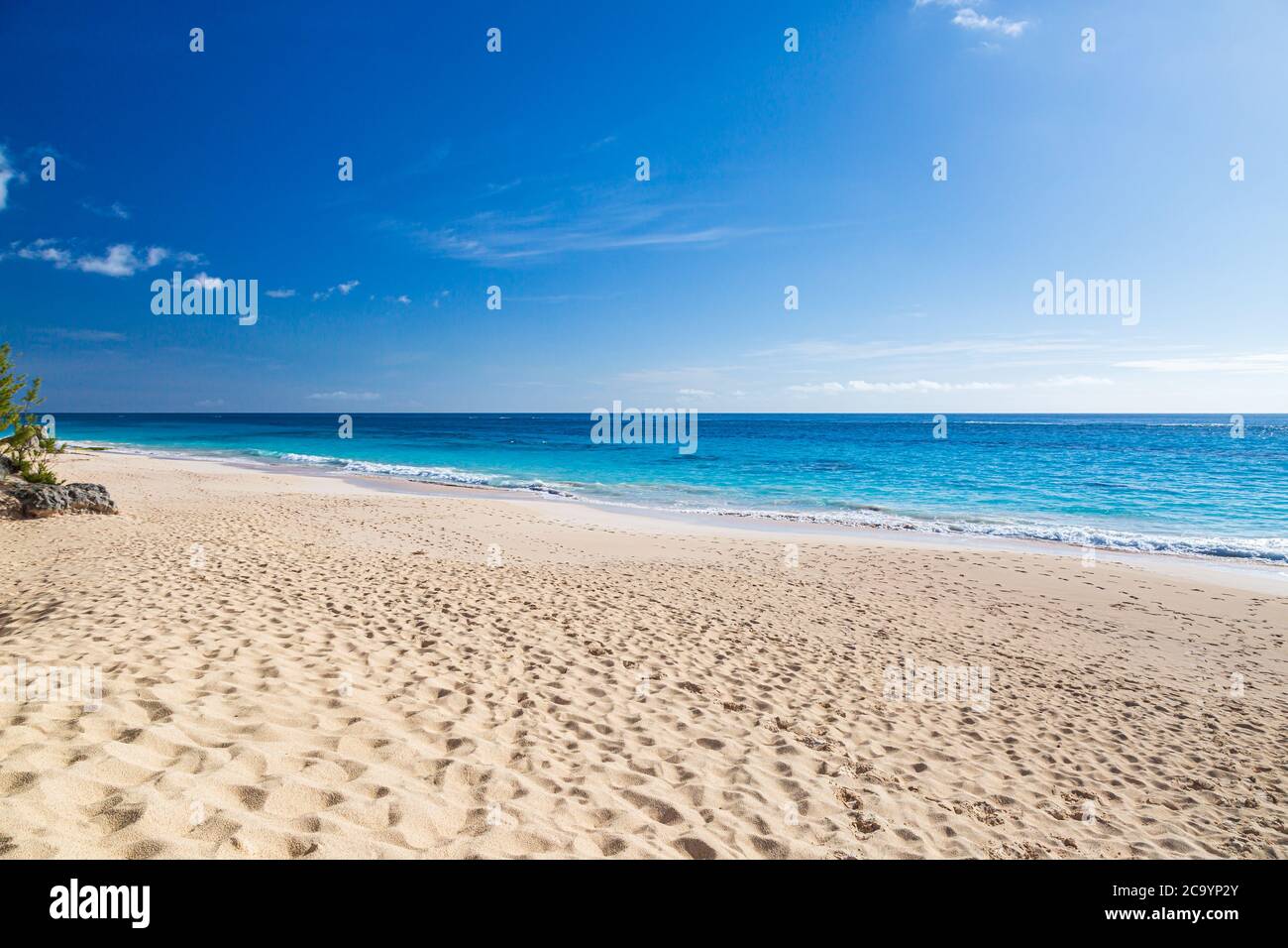 Looking along the idyllic Elbow Beach on the island of Bermuda, with a ...