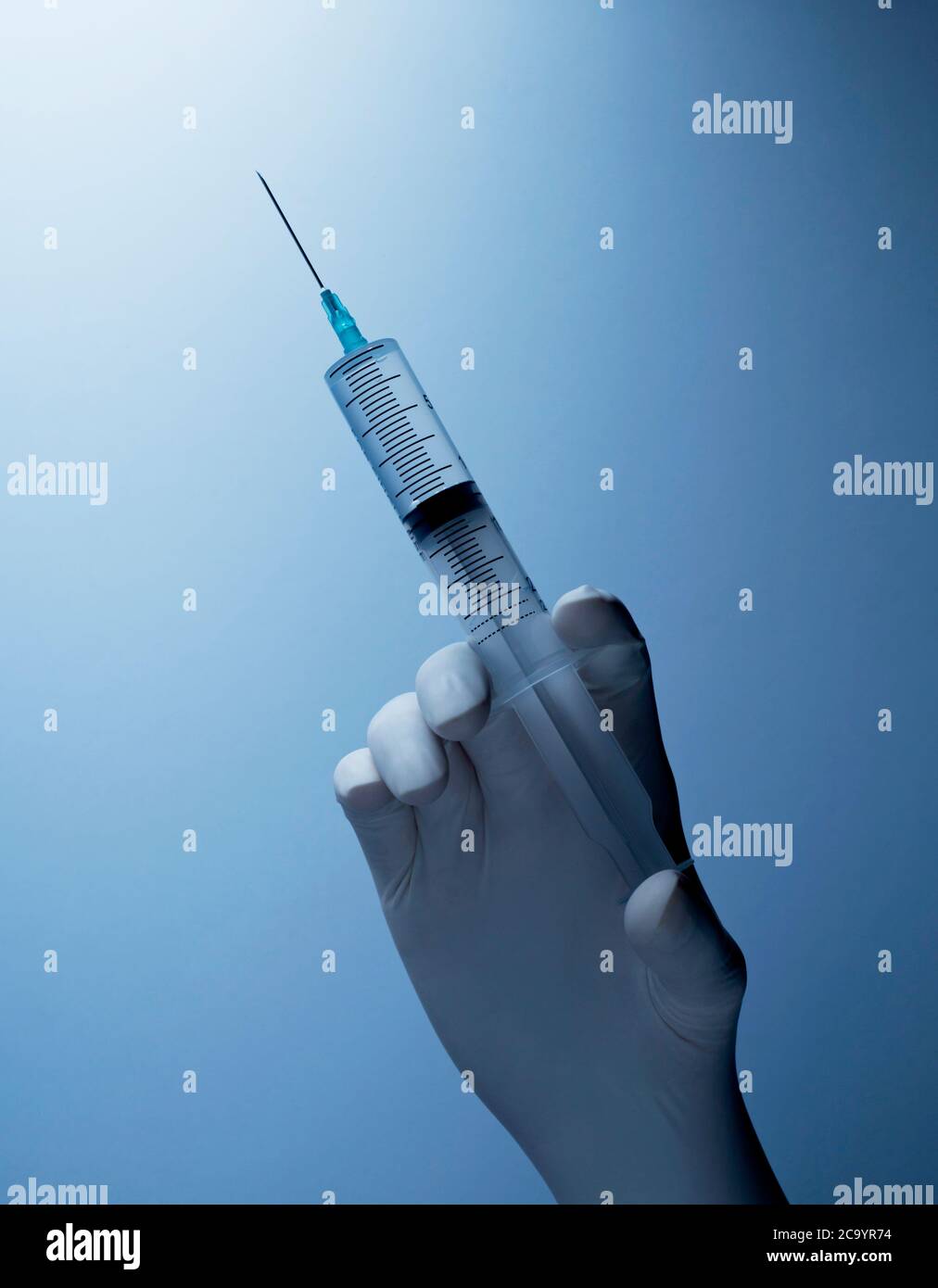 Hand holding a syringe Stock Photo - Alamy