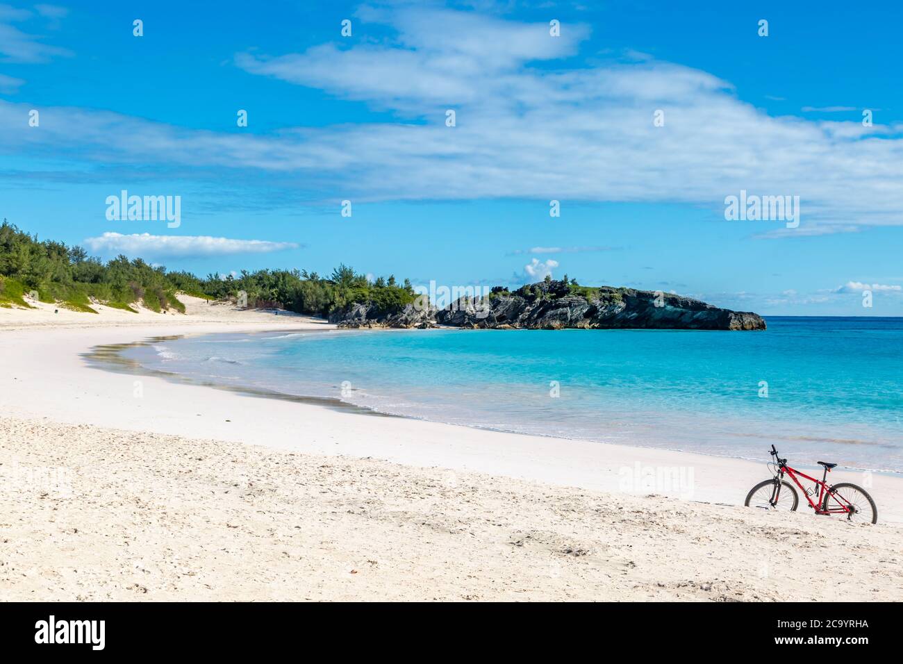 Empty bermuda beach hi-res stock photography and images - Alamy