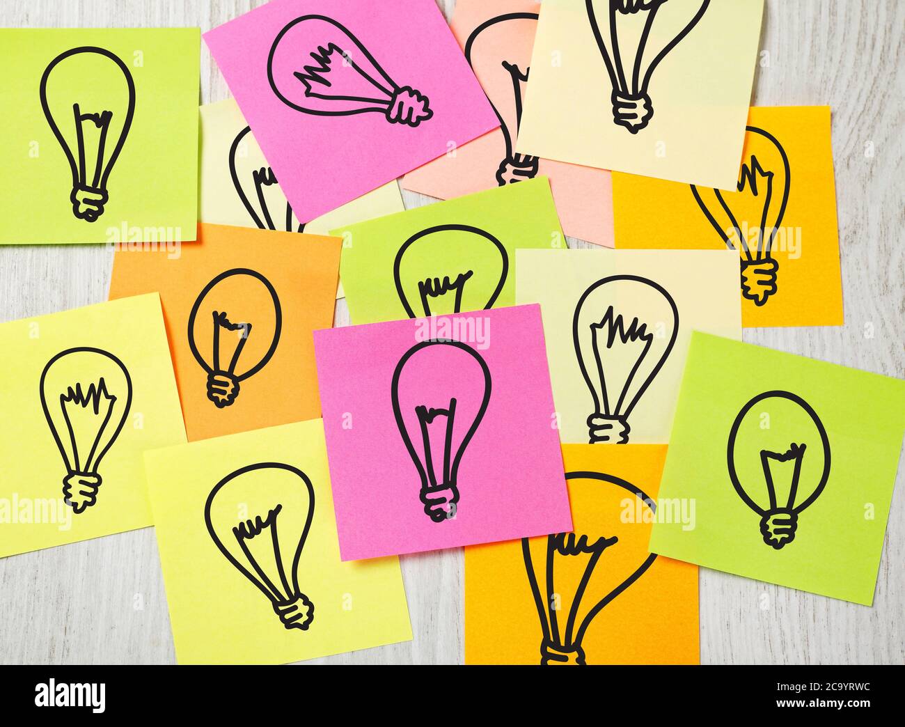 Light bulb draws on adhesive notes Stock Photo - Alamy