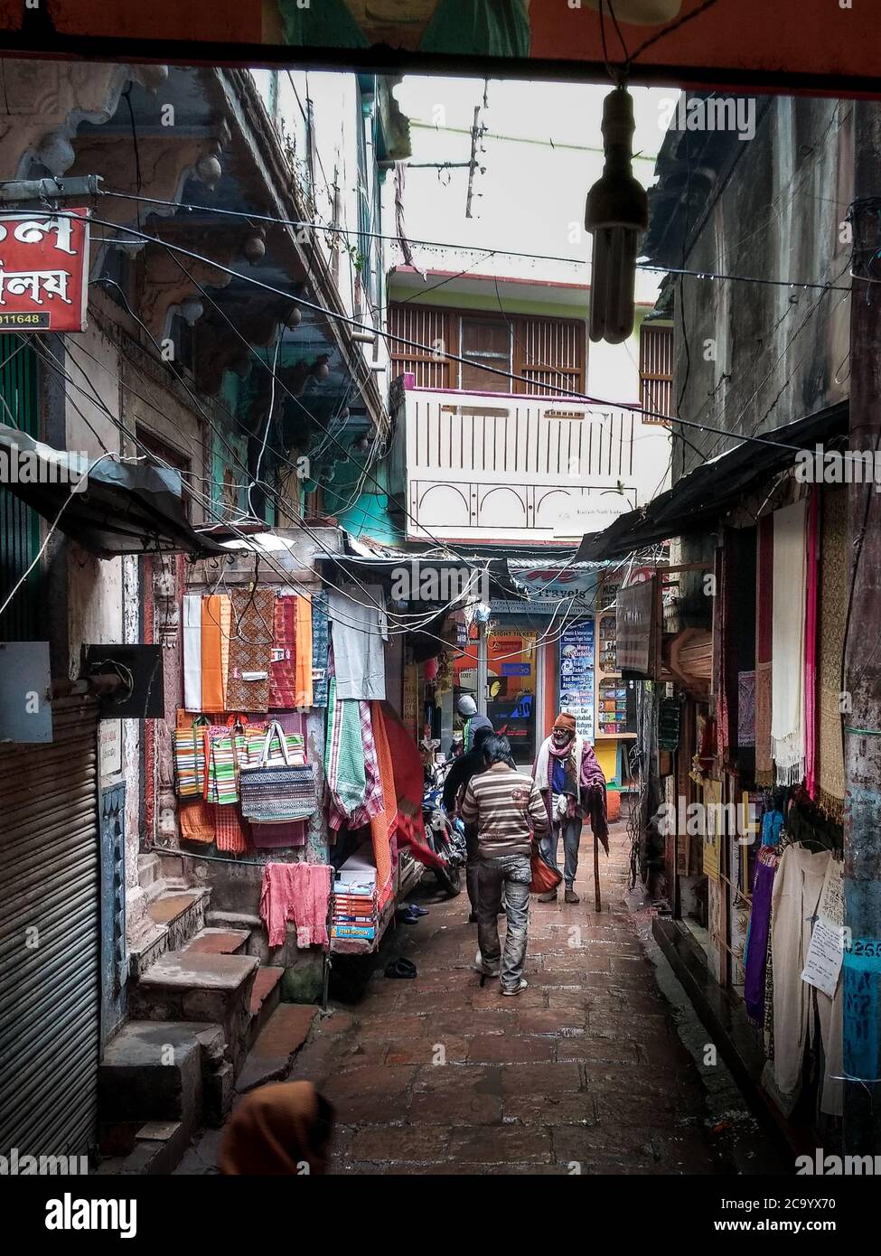 Varanasi slum hi-res stock photography and images - Alamy