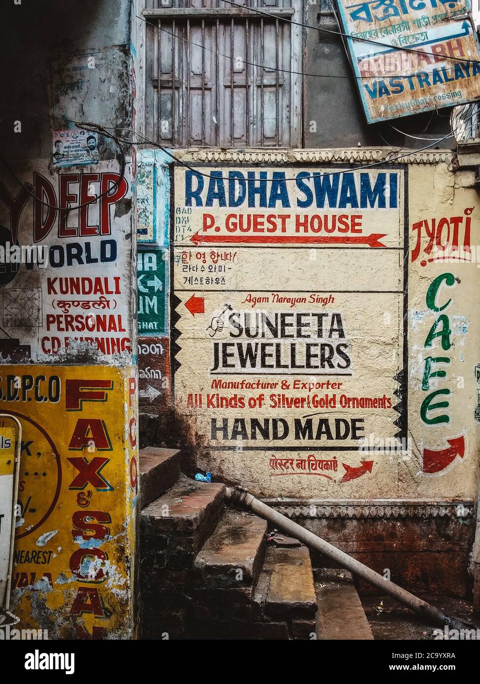 Hindi sign hi-res stock photography and images - Alamy