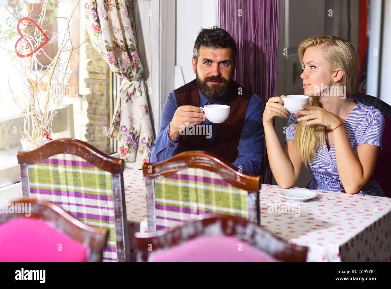 Couple meet cafeteria hi-res stock photography and images - Alamy