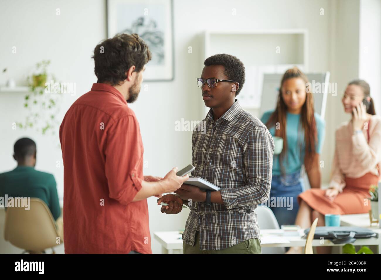 Agitated people hi-res stock photography and images - Alamy
