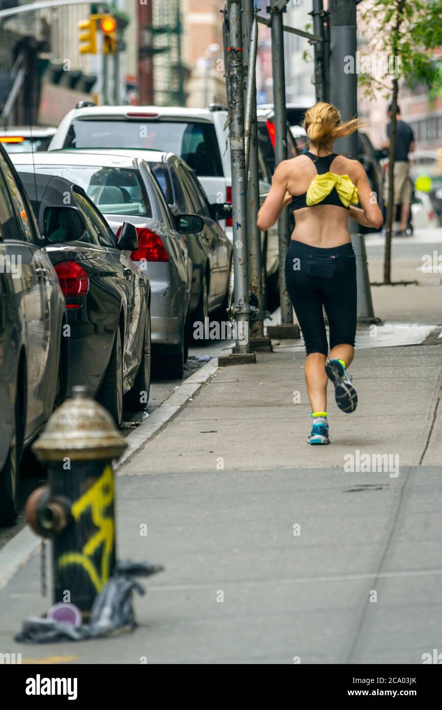 Woman running manhattan hi-res stock photography and images - Alamy