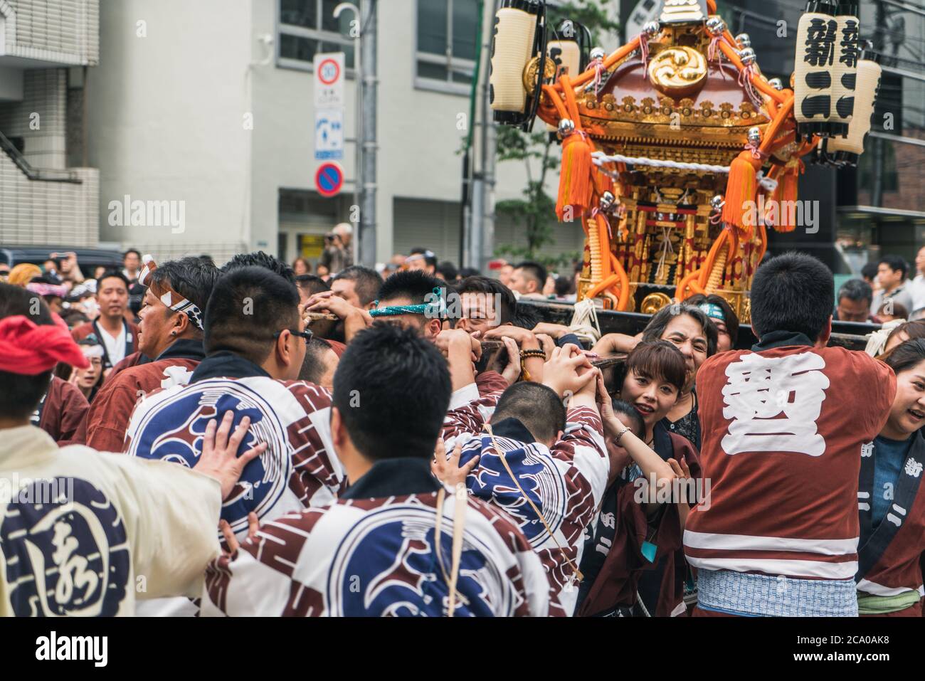 Japan tokyo mikoshi festival matsuri hi-res stock photography and ...