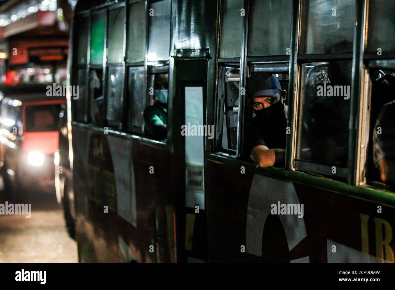 Bus stuck hi-res stock photography and images - Alamy