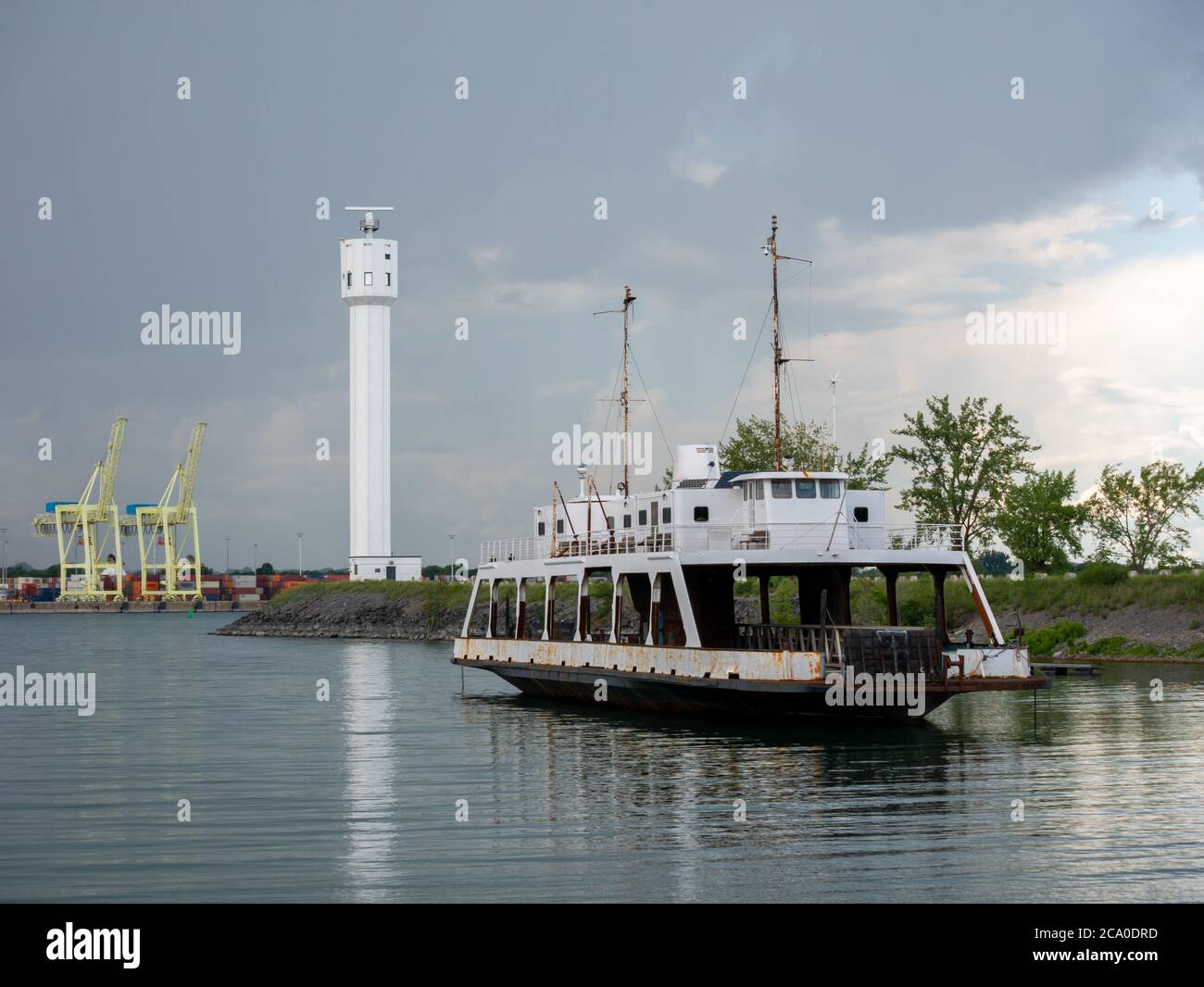 Unusable fishing boat hi-res stock photography and images - Alamy