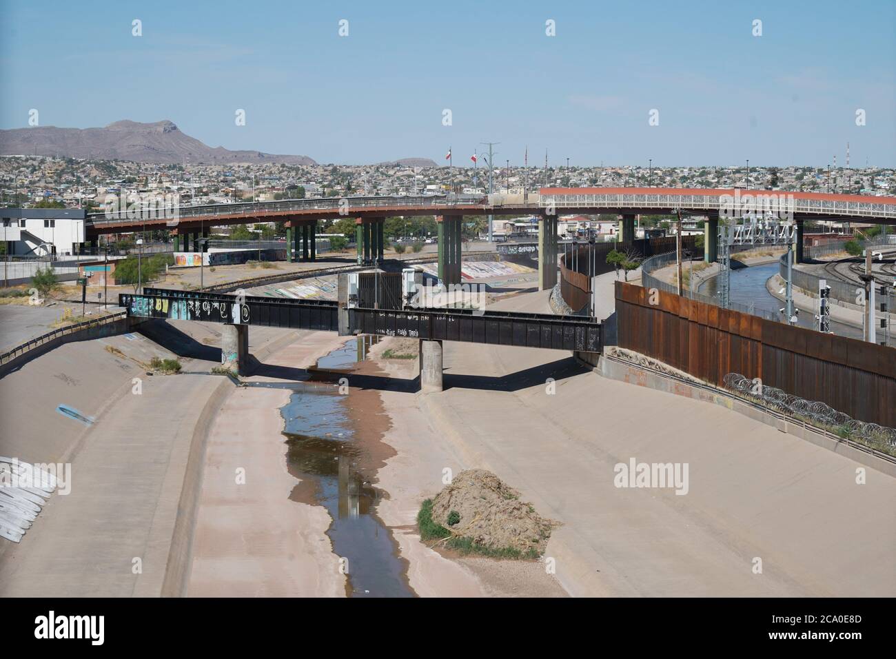 Ciudad Juarez, Chihuahua, Mexico. 2nd Aug, 2020. The empty Rio Grande ...