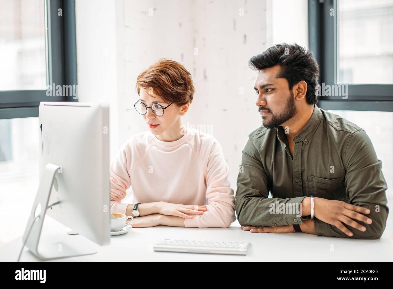 Surprised coworkers hi-res stock photography and images - Alamy