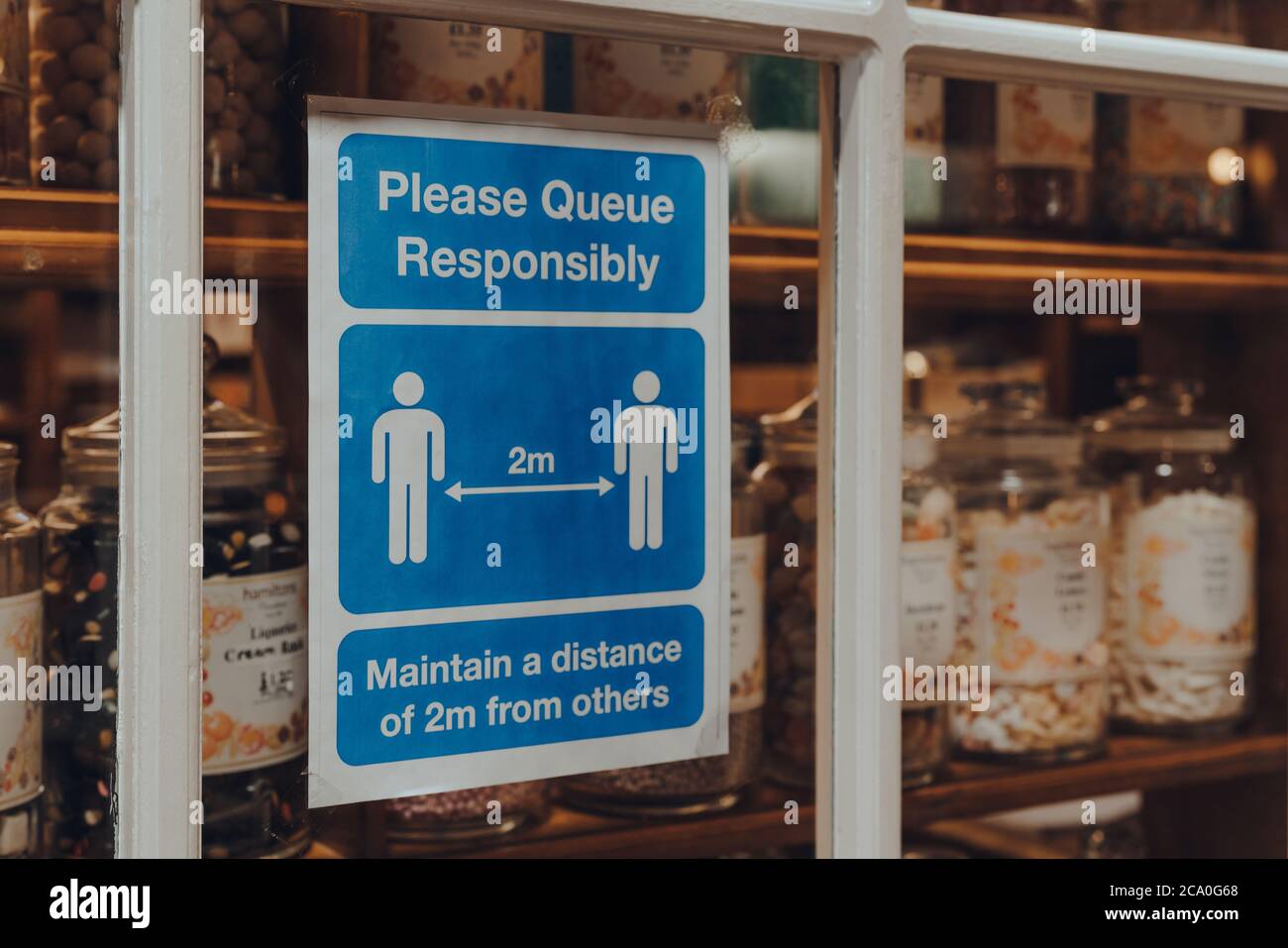 Please queue here sign hi-res stock photography and images - Alamy