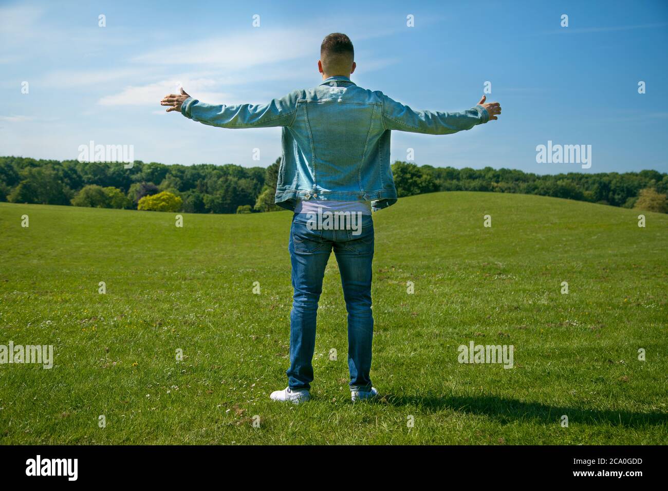 Man with arms open sun hi-res stock photography and images - Alamy