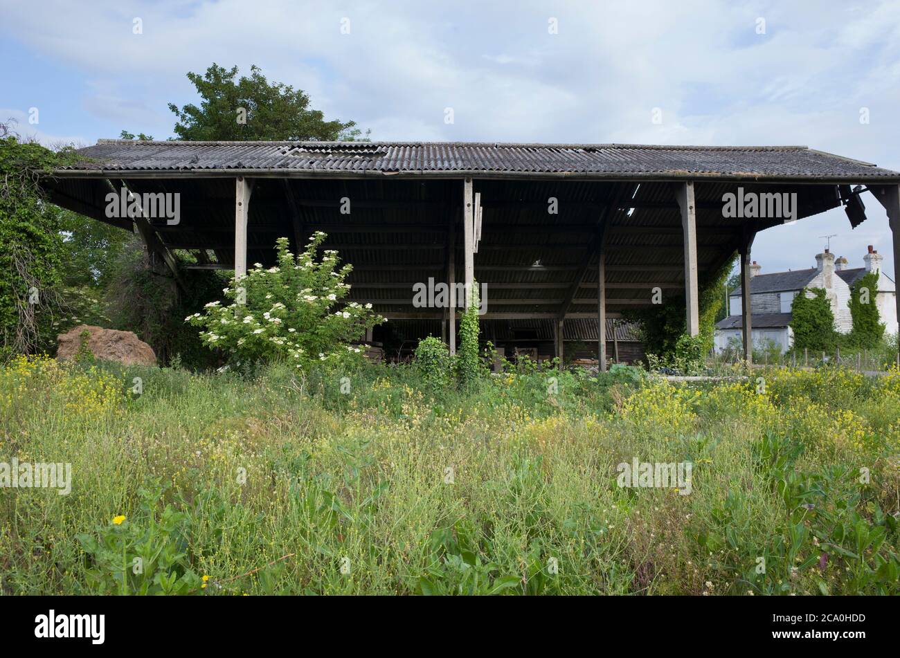 Falling down decrepit hi-res stock photography and images - Alamy