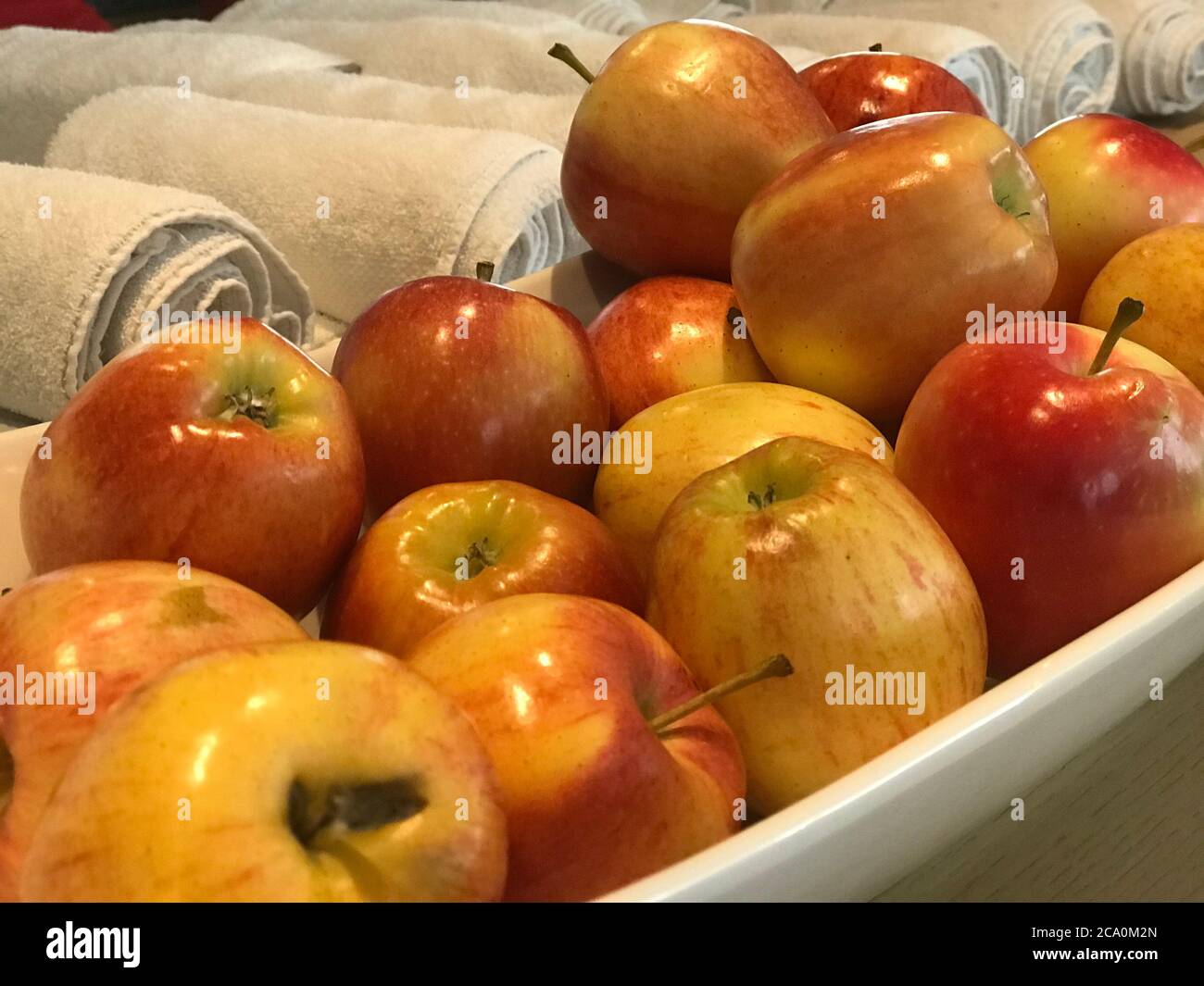 Display of red apples hi-res stock photography and images - Alamy