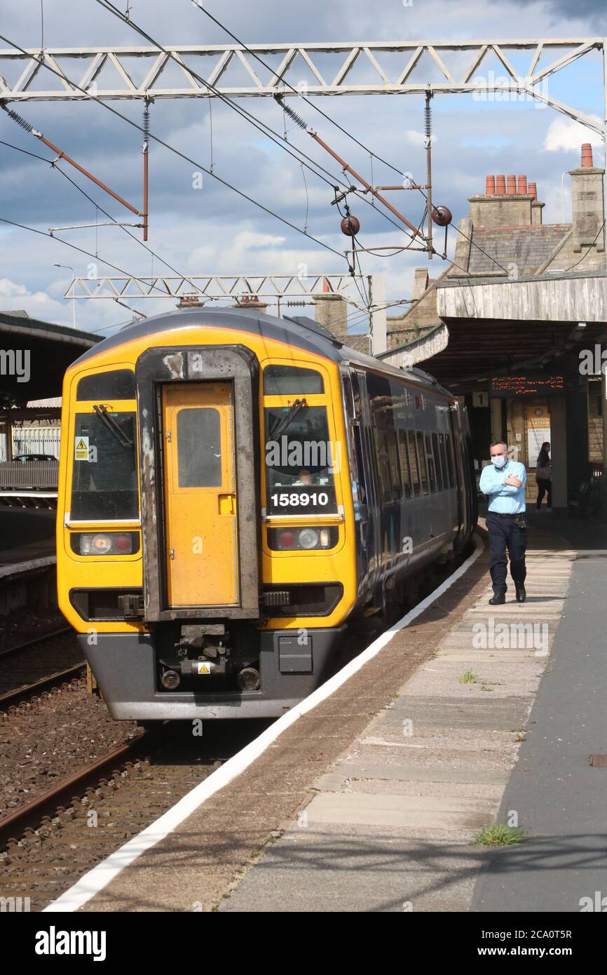 Class 158 dmu hi-res stock photography and images - Alamy