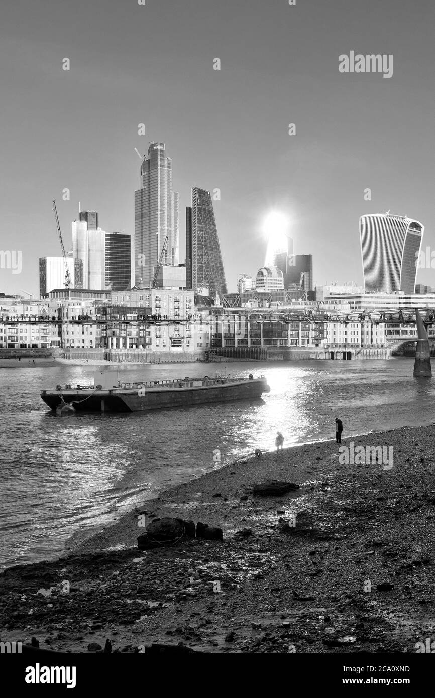 Thames lowtide hi-res stock photography and images - Alamy