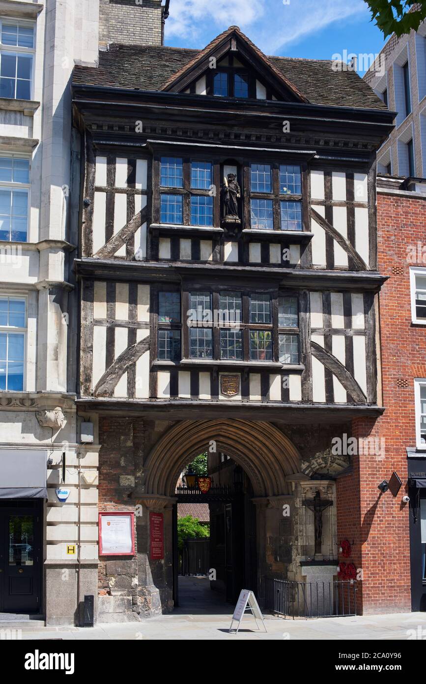 16th century gatehouse hi-res stock photography and images - Alamy