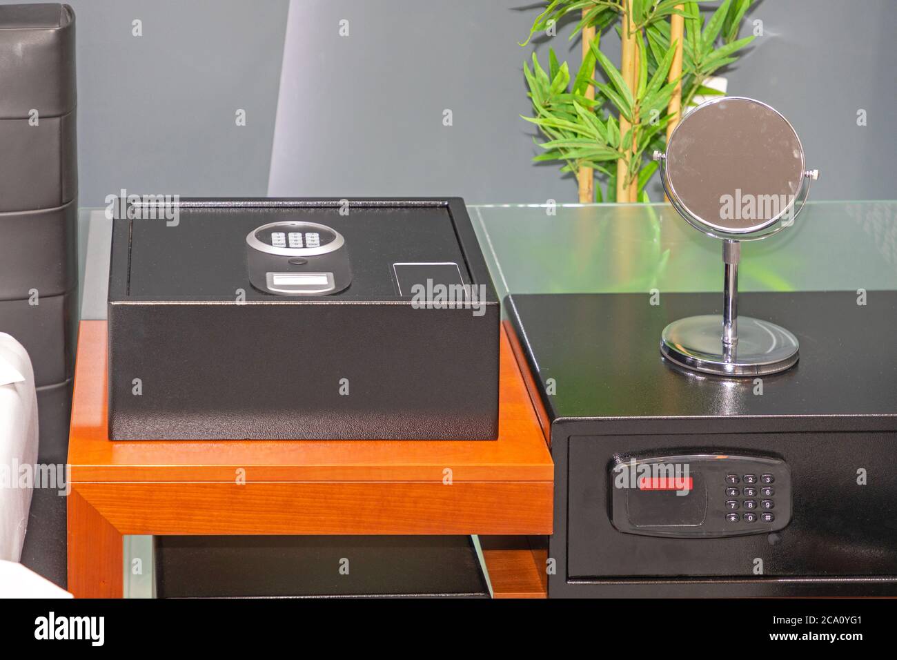 Night deposit box hi-res stock photography and images - Alamy