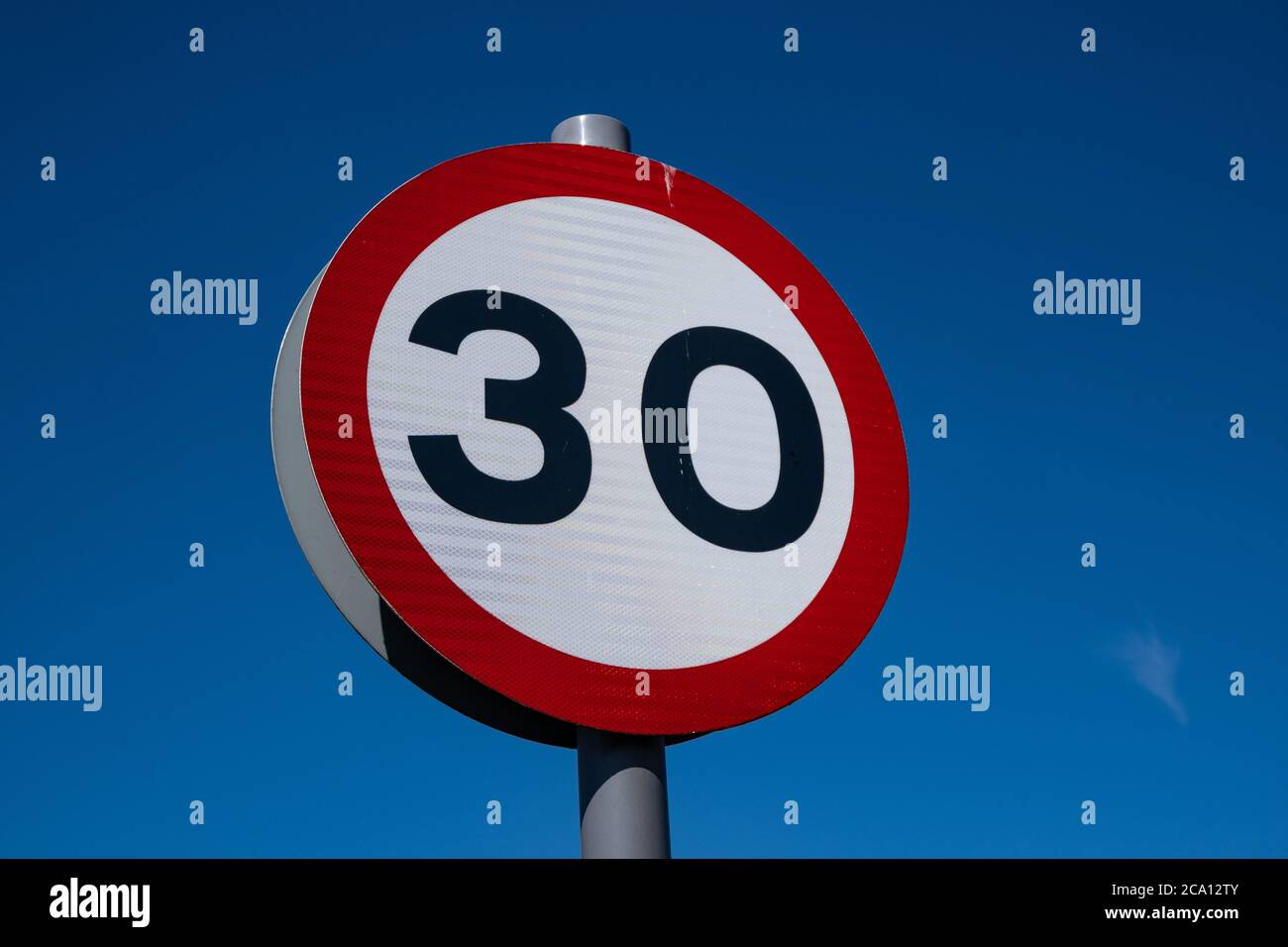 30mph speed limit sign hi-res stock photography and images - Alamy