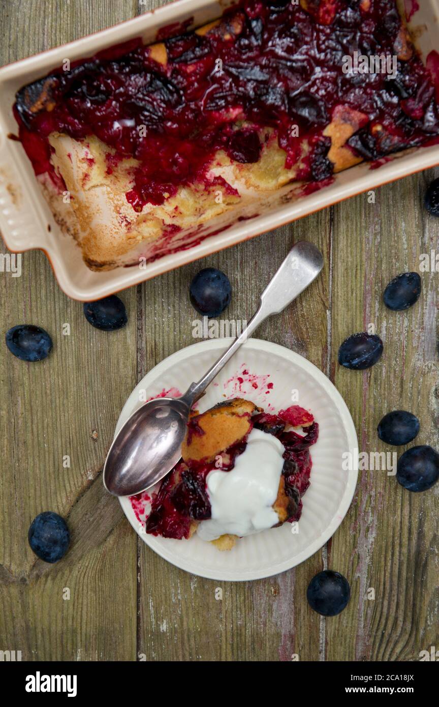 A bowl of damson crumble pie Stock Photo - Alamy