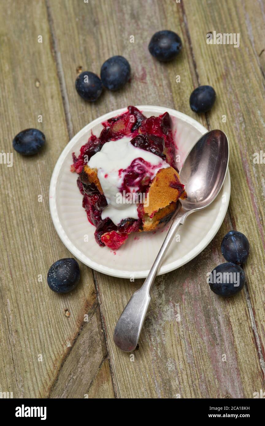 A bowl of damson crumble pie Stock Photo - Alamy