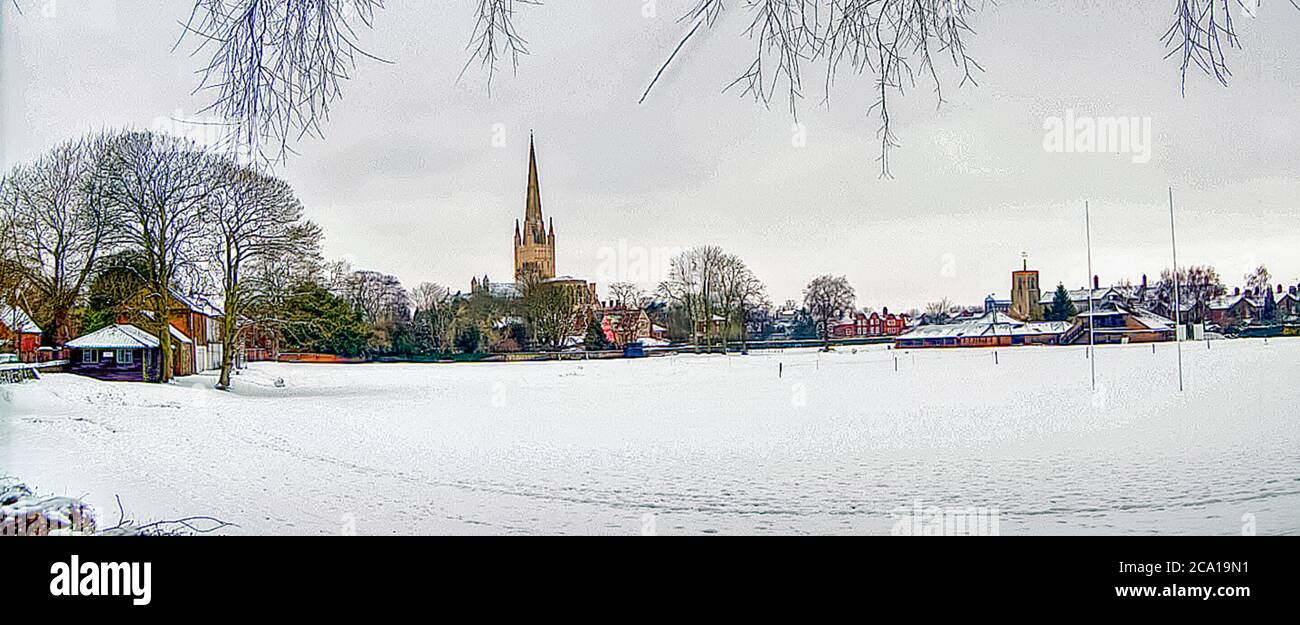 Winter norwich cathedral snow hi-res stock photography and images - Alamy