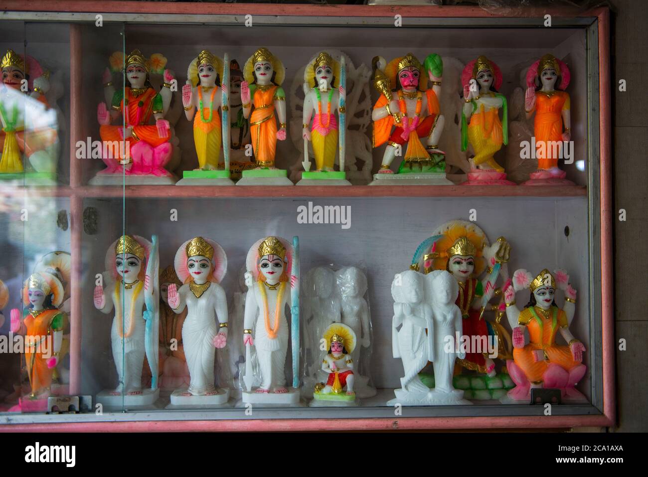 Small idols hi-res stock photography and images - Alamy