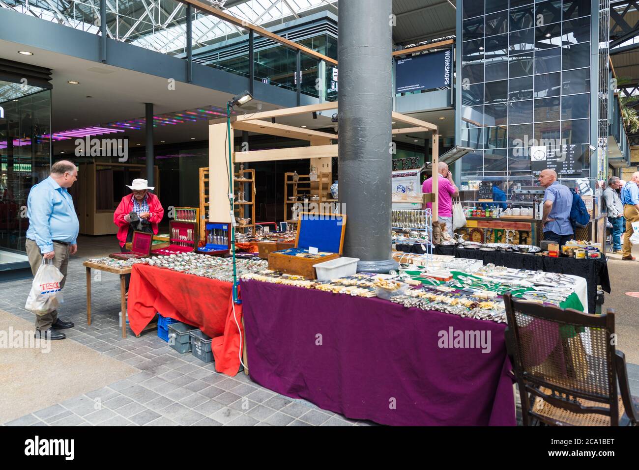 Market stall holders hi-res stock photography and images - Alamy