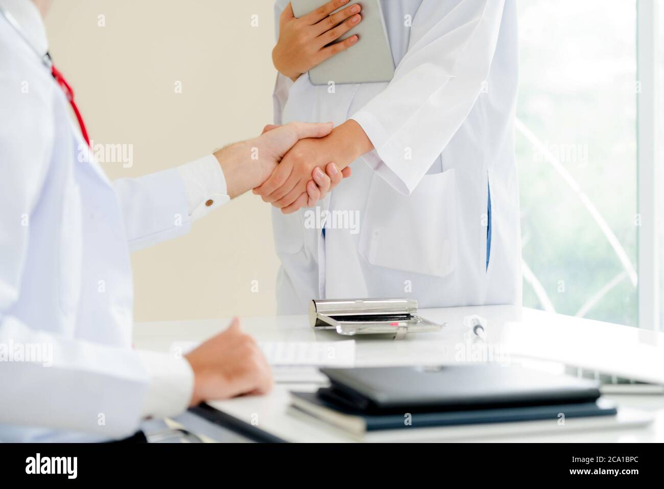 Doctor patient collaboration hi-res stock photography and images - Alamy