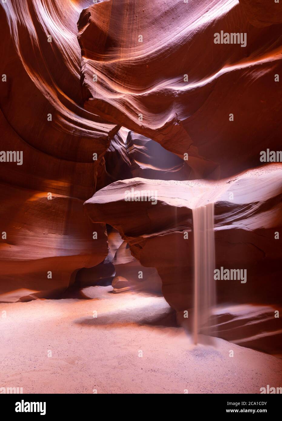 Sand falling hi-res stock photography and images - Alamy