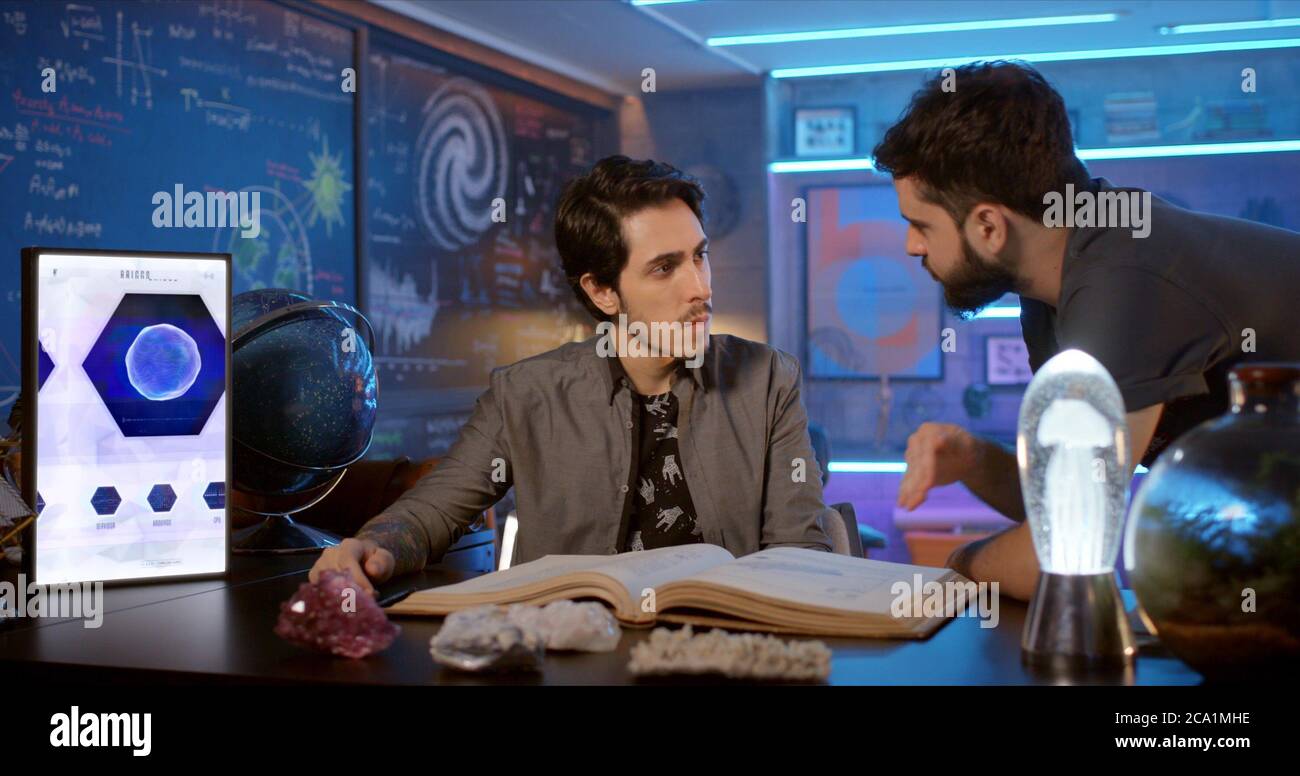 MYSTERY LAB, (aka MUNDO MISTERIO), host Felipe Castanhari (center), The ...