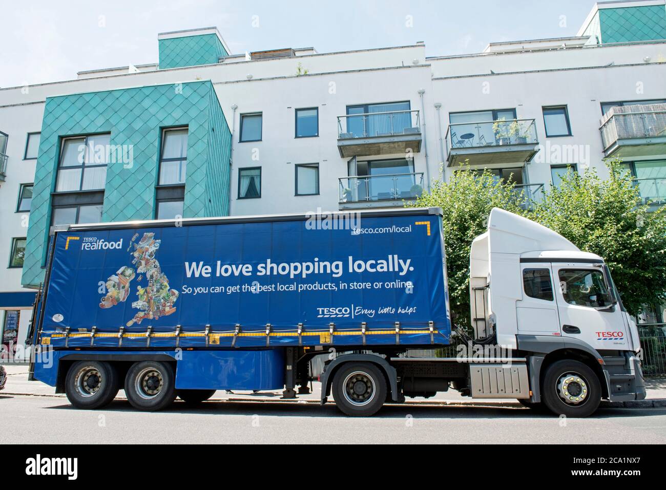 Tesco delivery van parked in hi-res stock photography and images - Alamy