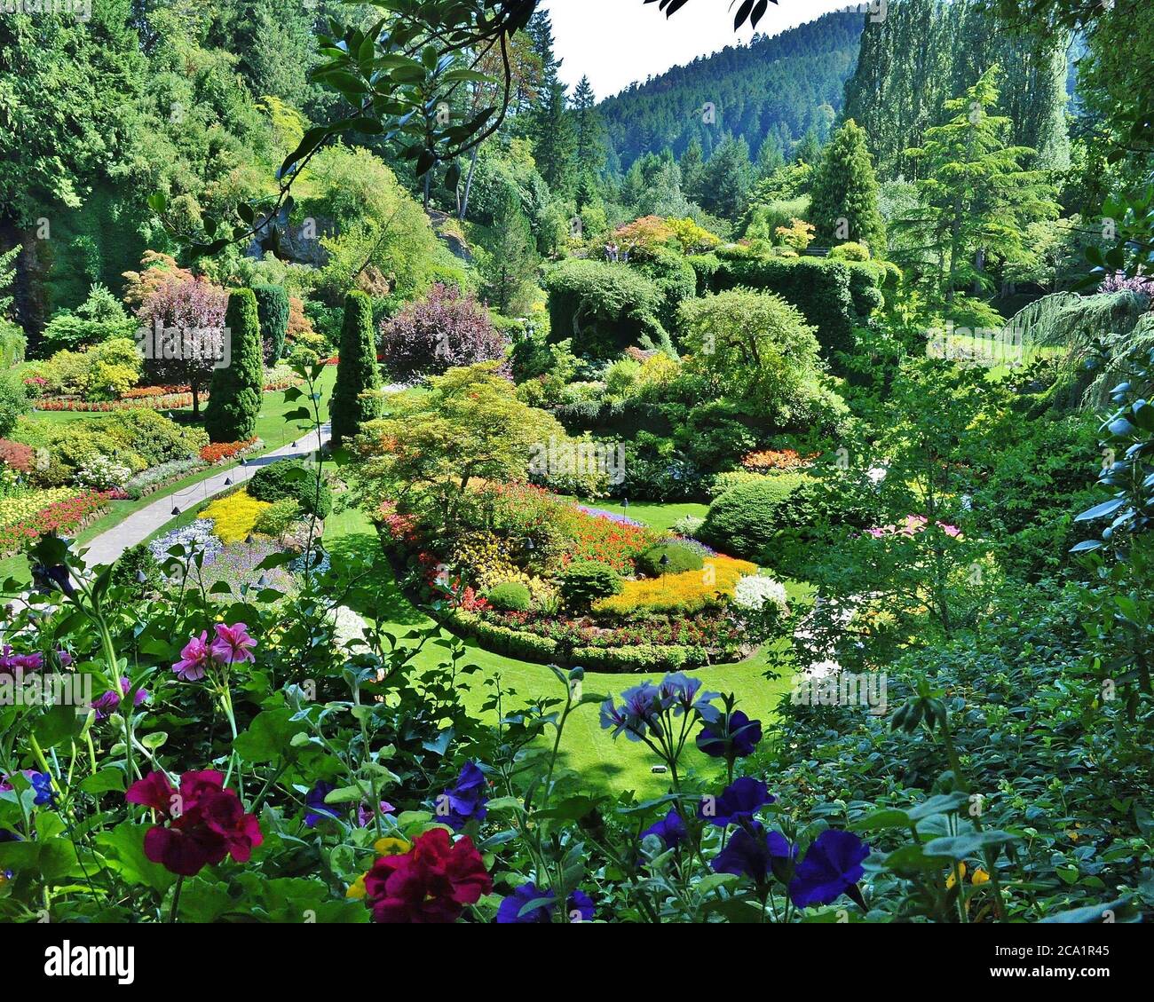Lush gardens hi-res stock photography and images - Alamy