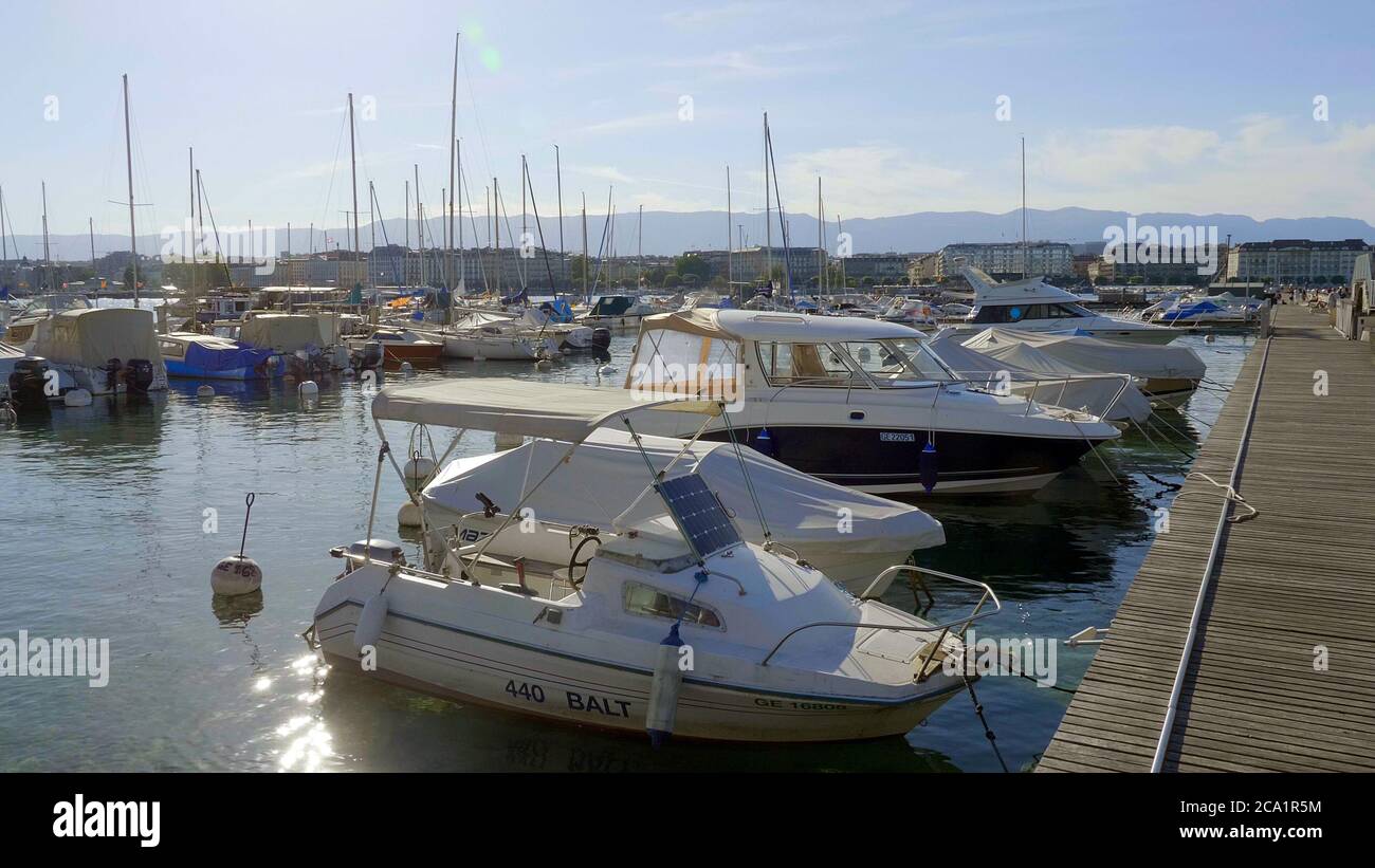 Boats on Lake Geneva at summer time - GENEVA, SWITZERLAND - JULY 8 ...