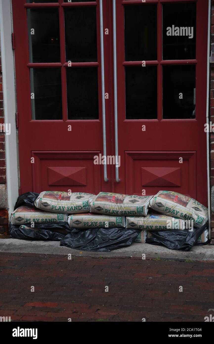 Alexandria, Va. 3rd Aug, 2020. Businesses in Old Town Alexandria prep ...