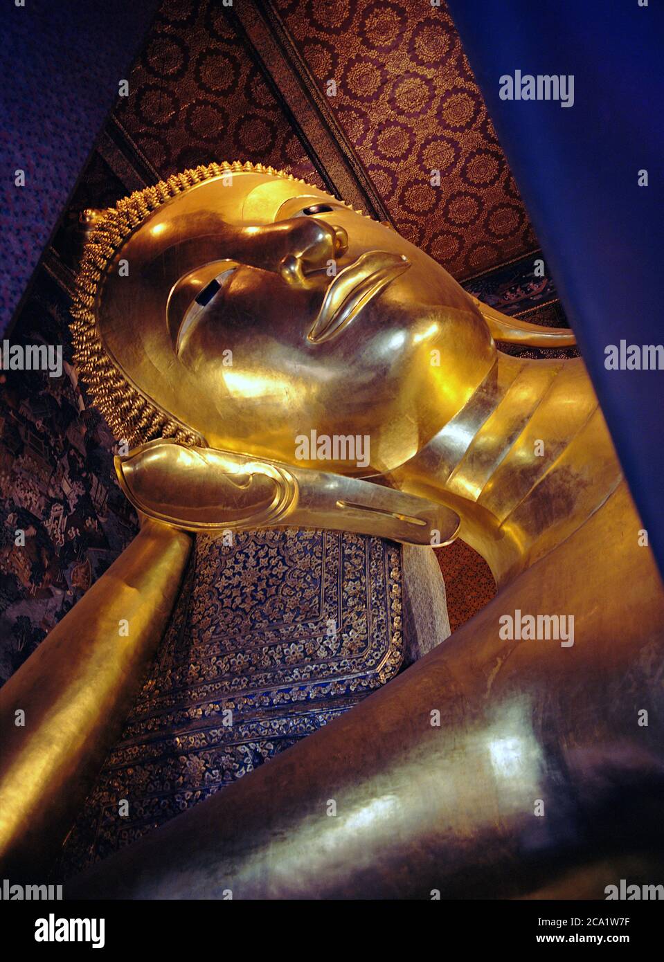 Reclining Buddha head shot unique angle Stock Photo - Alamy