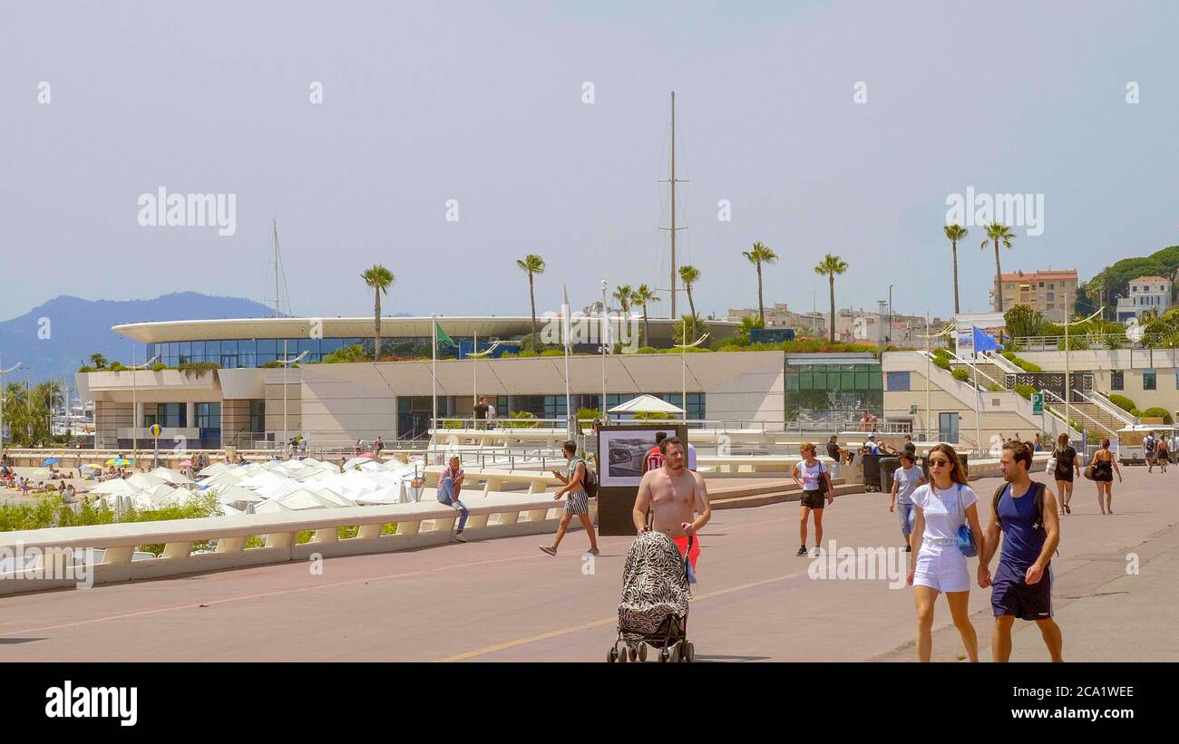 People walking along the Croisette Promenade in Cannes - CITY OF CANNES ...