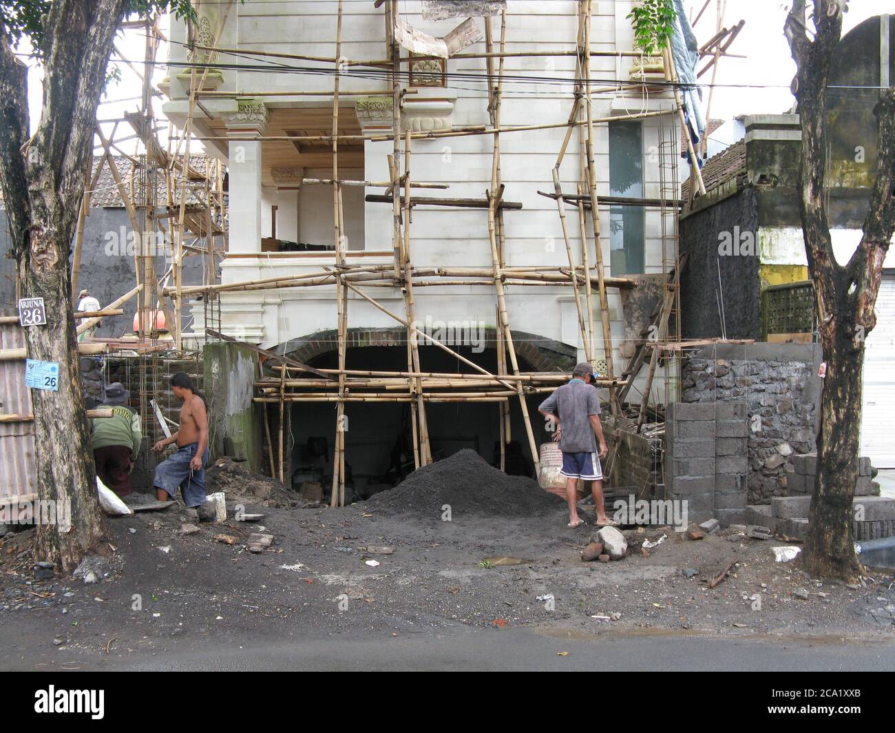 bamboo scaffold on building, Bali Stock Photo - Alamy