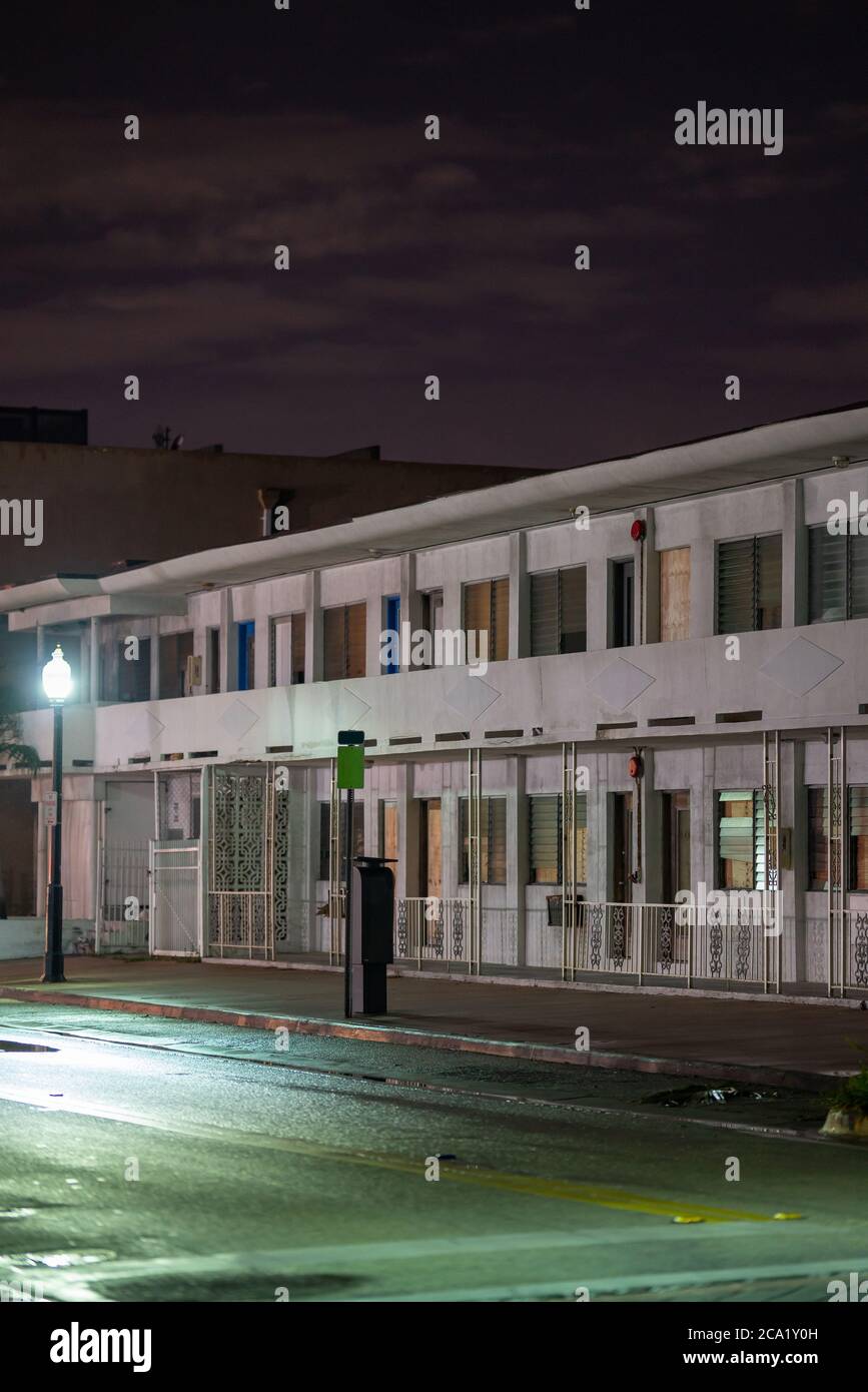 Condemned hotel building hi-res stock photography and images - Alamy