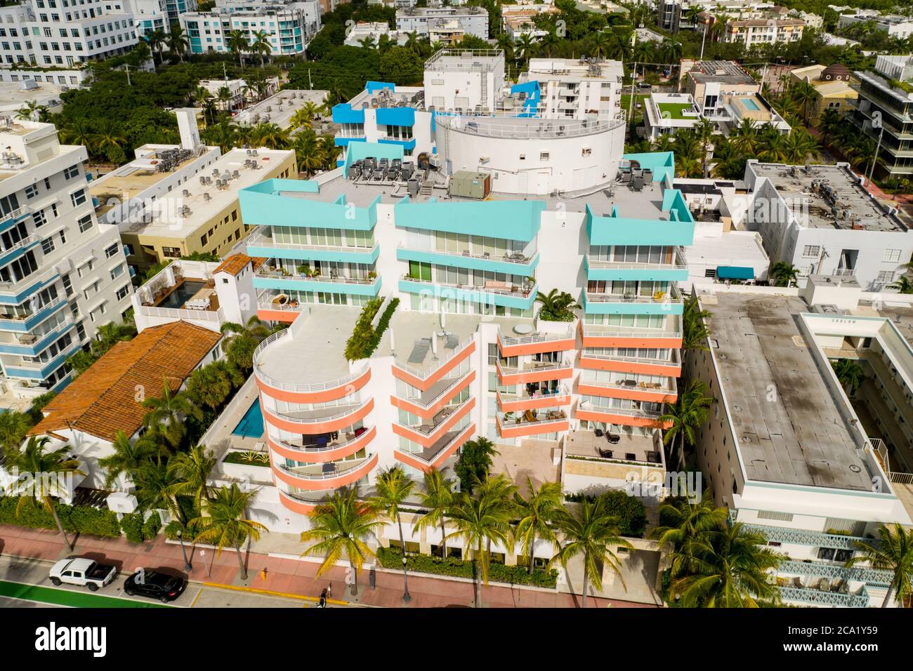Ocean blue condominium hi-res stock photography and images - Alamy