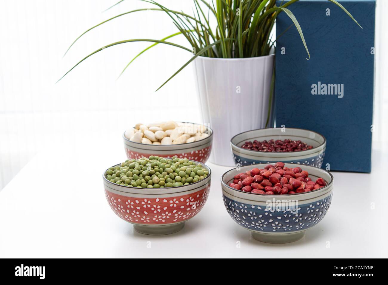 Japanese set hi-res stock photography and images - Alamy