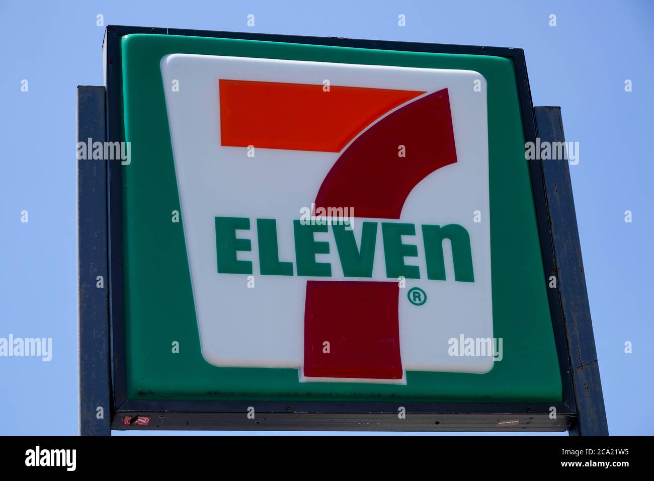 Seven eleven sign hi-res stock photography and images - Alamy