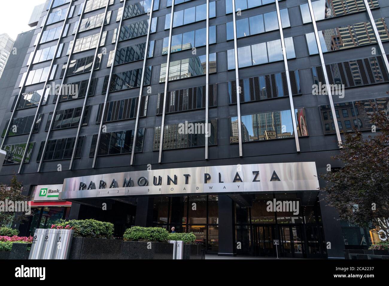 Warner music group office hi-res stock photography and images - Alamy